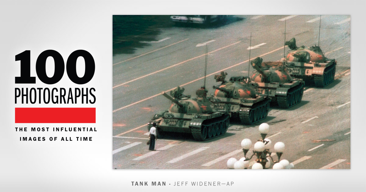 The Tank Man: 31 χρόνια από την εμβληματική εικόνα του άντρα που ...