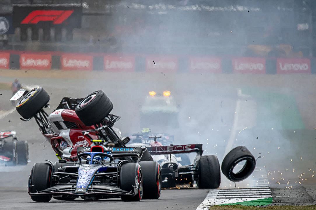 Φωτογράφος F1 που απαθανάτισε μια τρομακτική σύγκρουση, σώθηκε ...