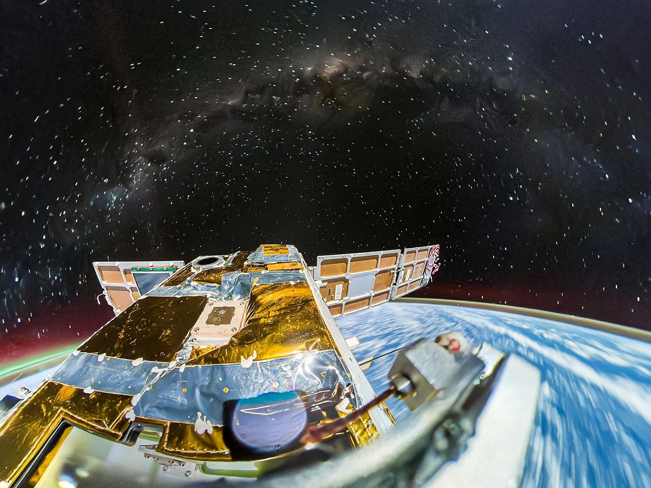 Δείτε εικόνα 360 μοιρών της Γης από το διάστημα! | pttl.gr