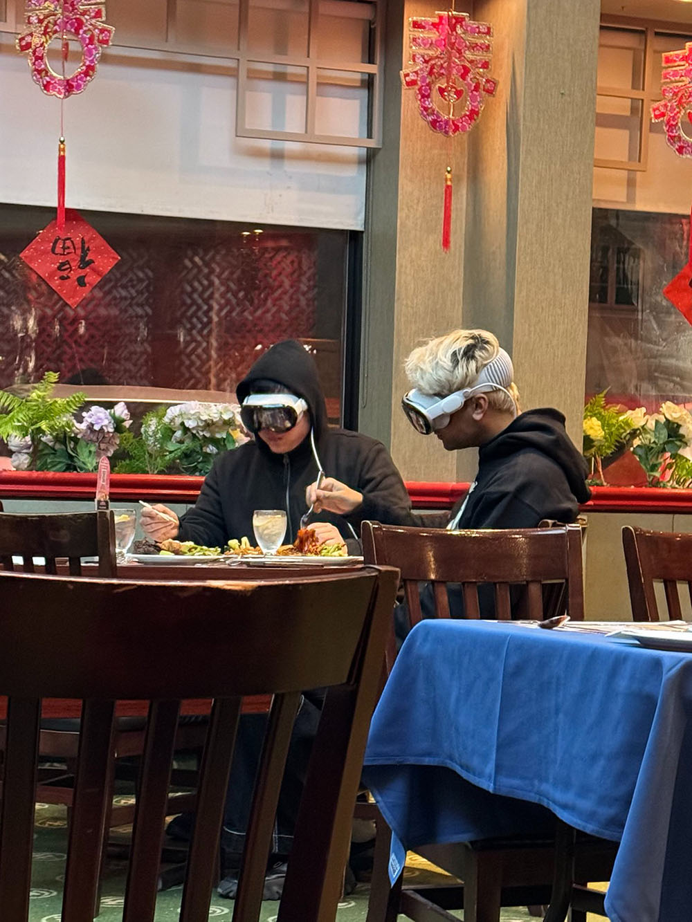 Apple Vision Pro: Ο κόσμος το φοράει παντού και έχει γίνει χαμός! | pttl.gr