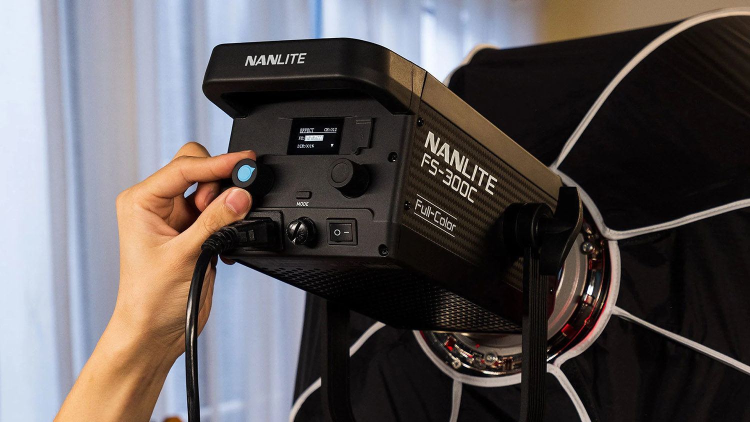 Nanlite: ανακοίνωσε το νέο RGBW LED FS-300C! | pttl.gr