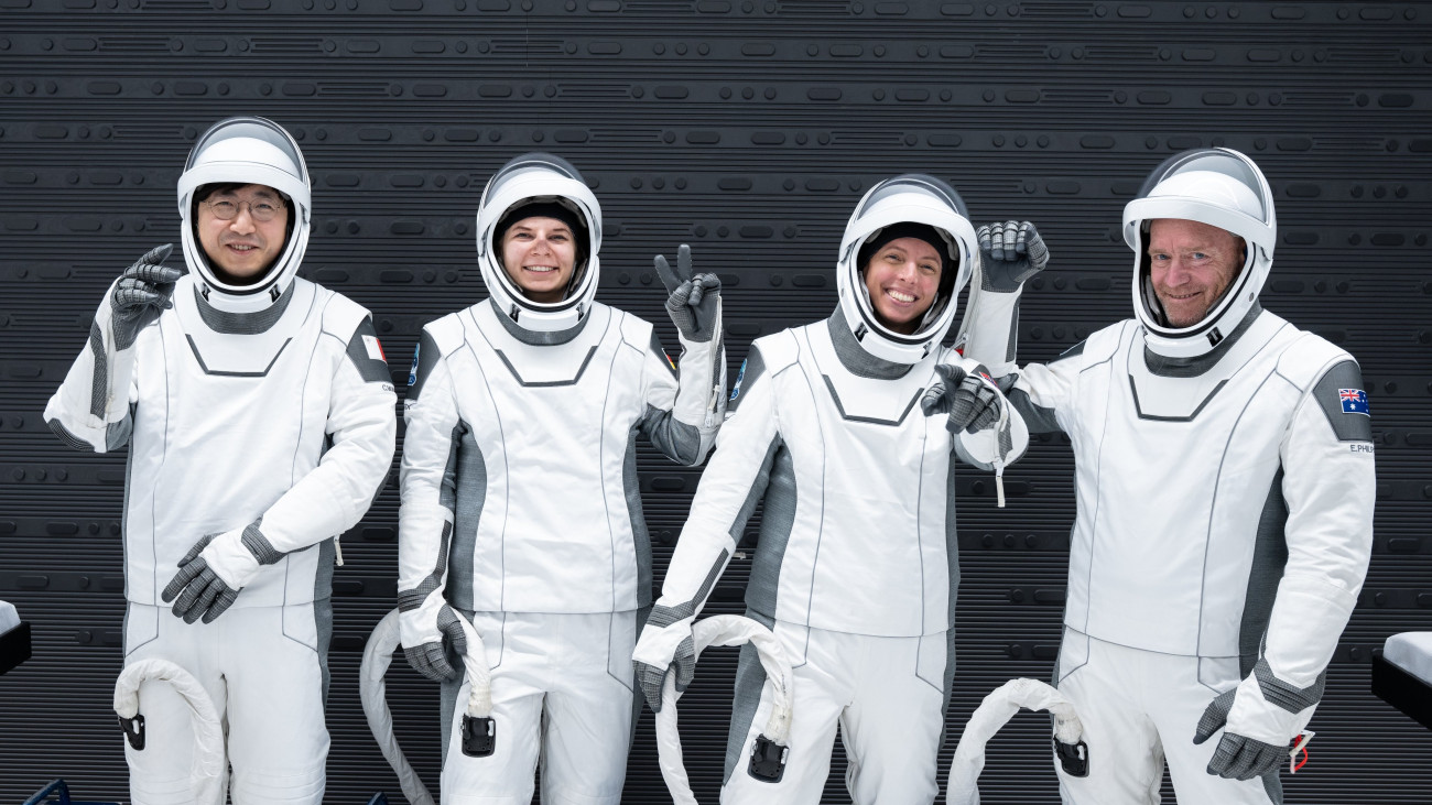 Fram2: η πρώτη ιδιωτική διαστημική αποστολή για τη μελέτη των πόλων της ...